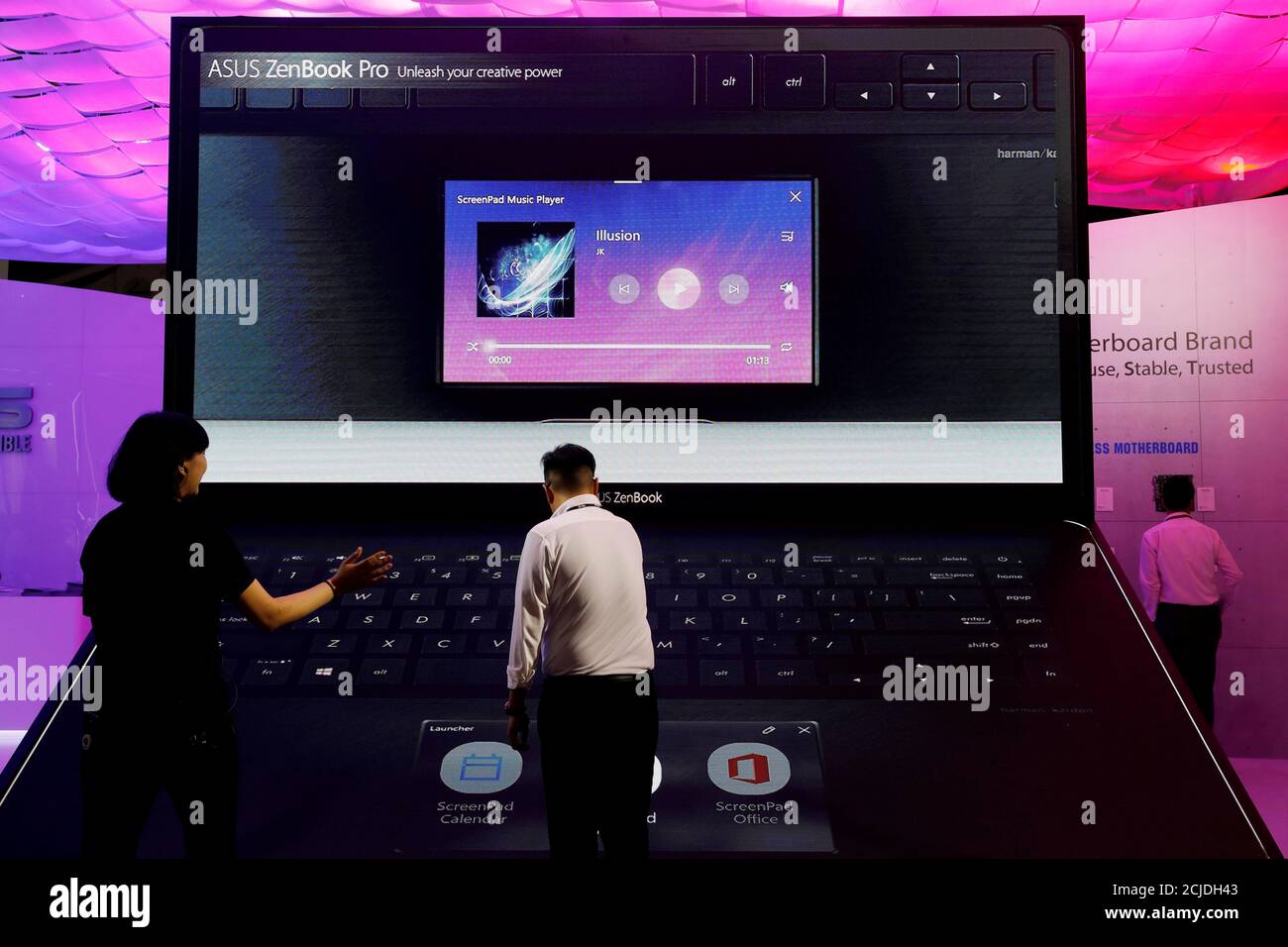 Asus booth hi-res stock photography and images - Alamy