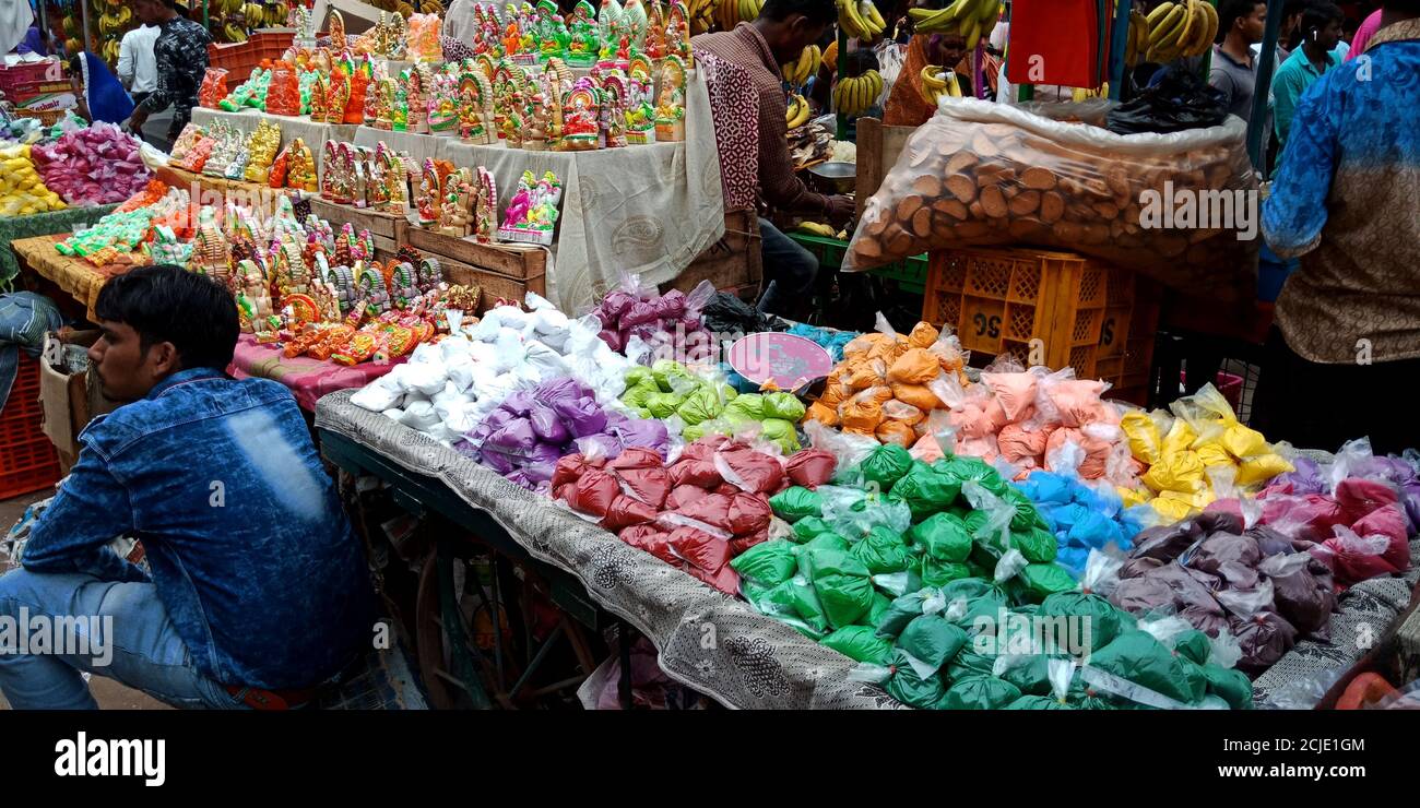 Rangoli design on indian street hi-res stock photography and images - Alamy
