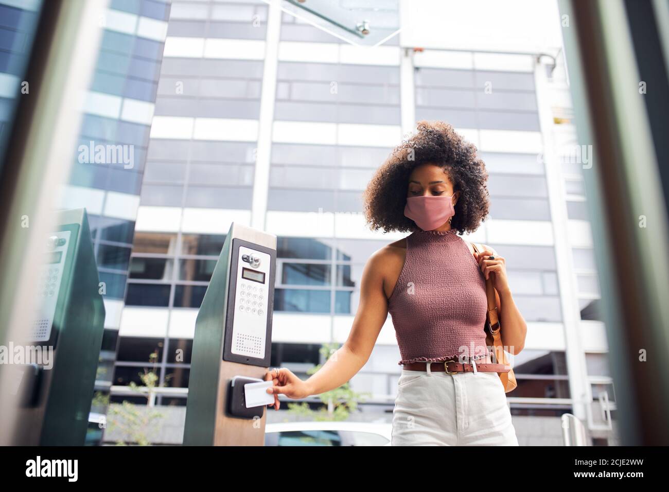 Pass office building hi-res stock photography and images - Alamy