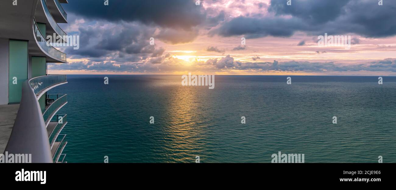 Beautiful sky over horizon hi-res stock photography and images - Alamy