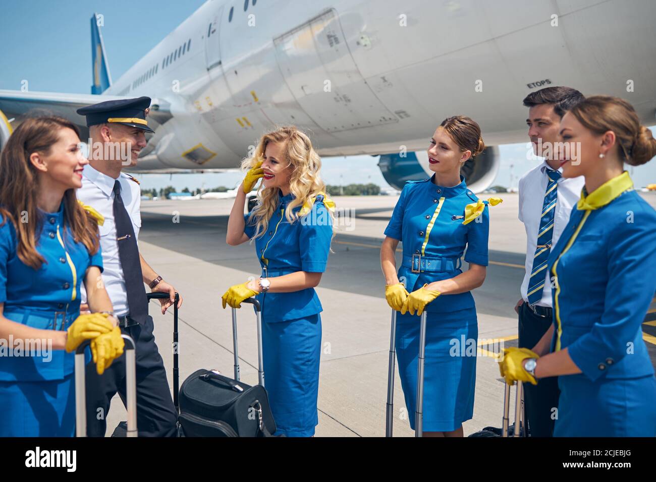 Airline flight attendant male hi-res stock photography and images - Alamy