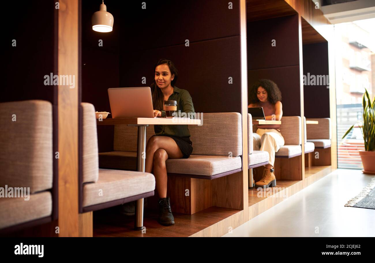 Indian office cubicles hi-res stock photography and images - Alamy