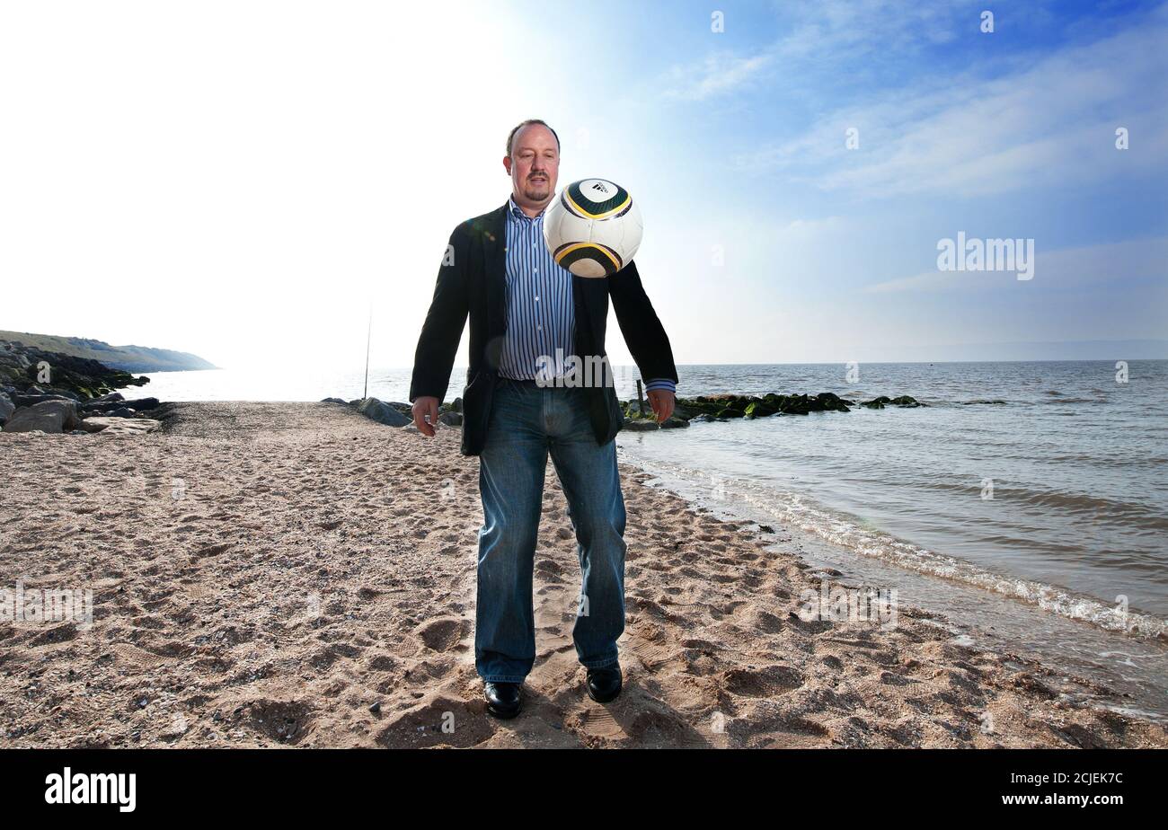 Liverpool manager rafa benitez hi-res stock photography and images - Alamy