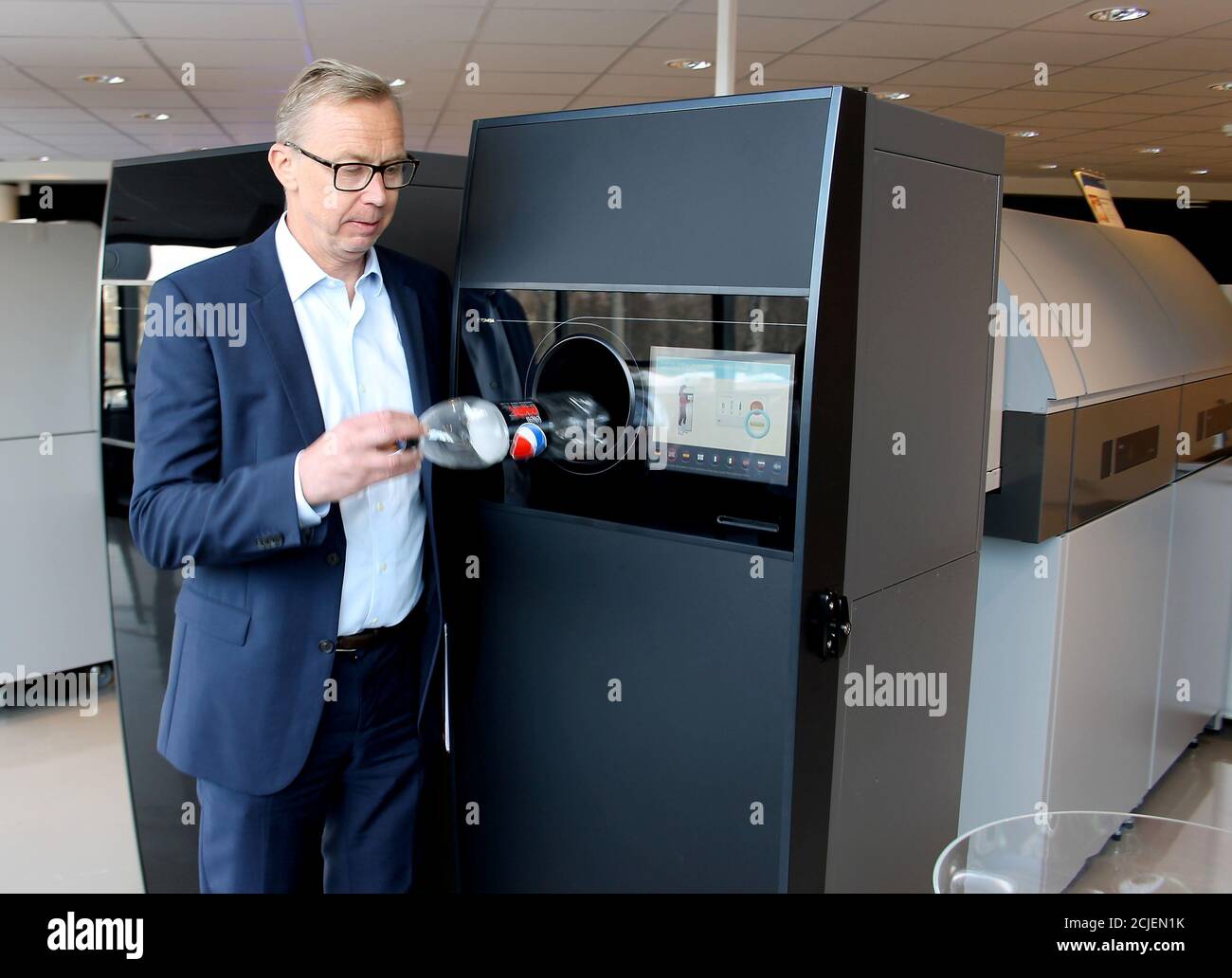 A tomra reverse vending machine hi-res stock photography and images - Alamy