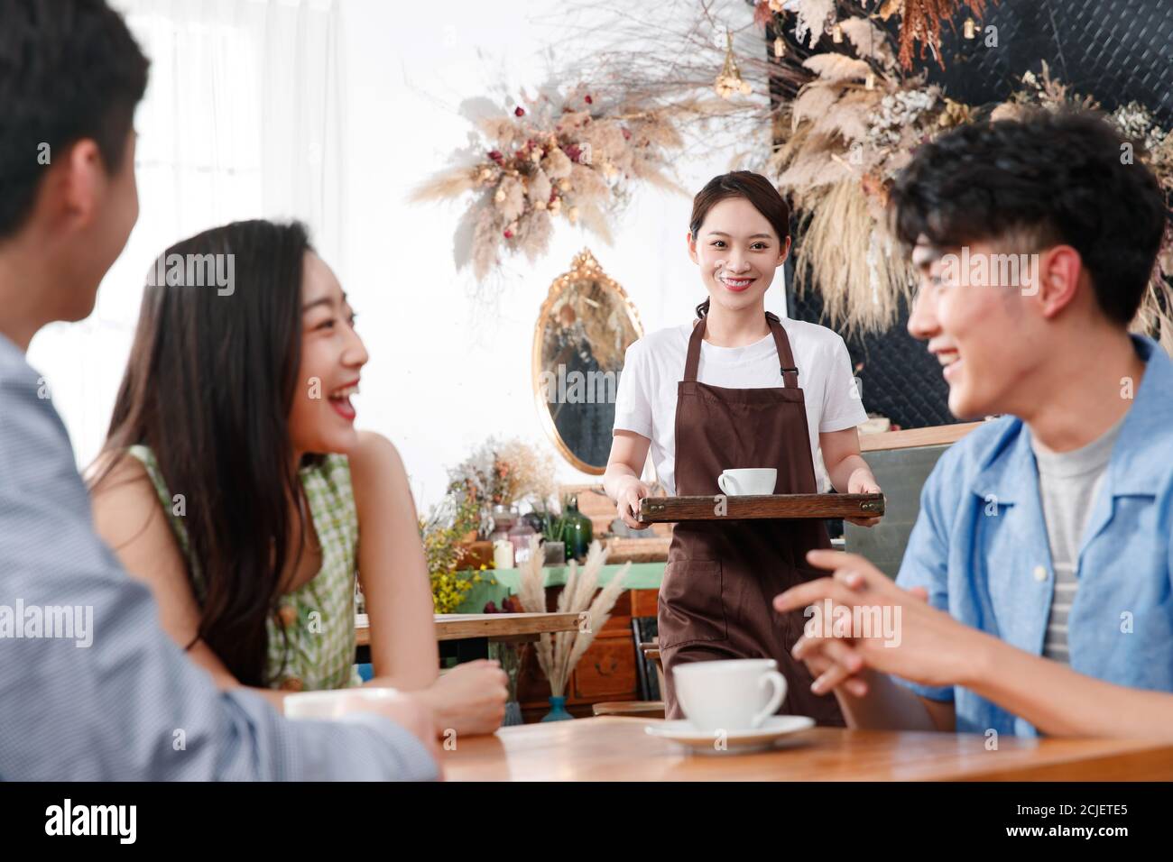 Couple in coffee shop waitress hi-res stock photography and images - Alamy