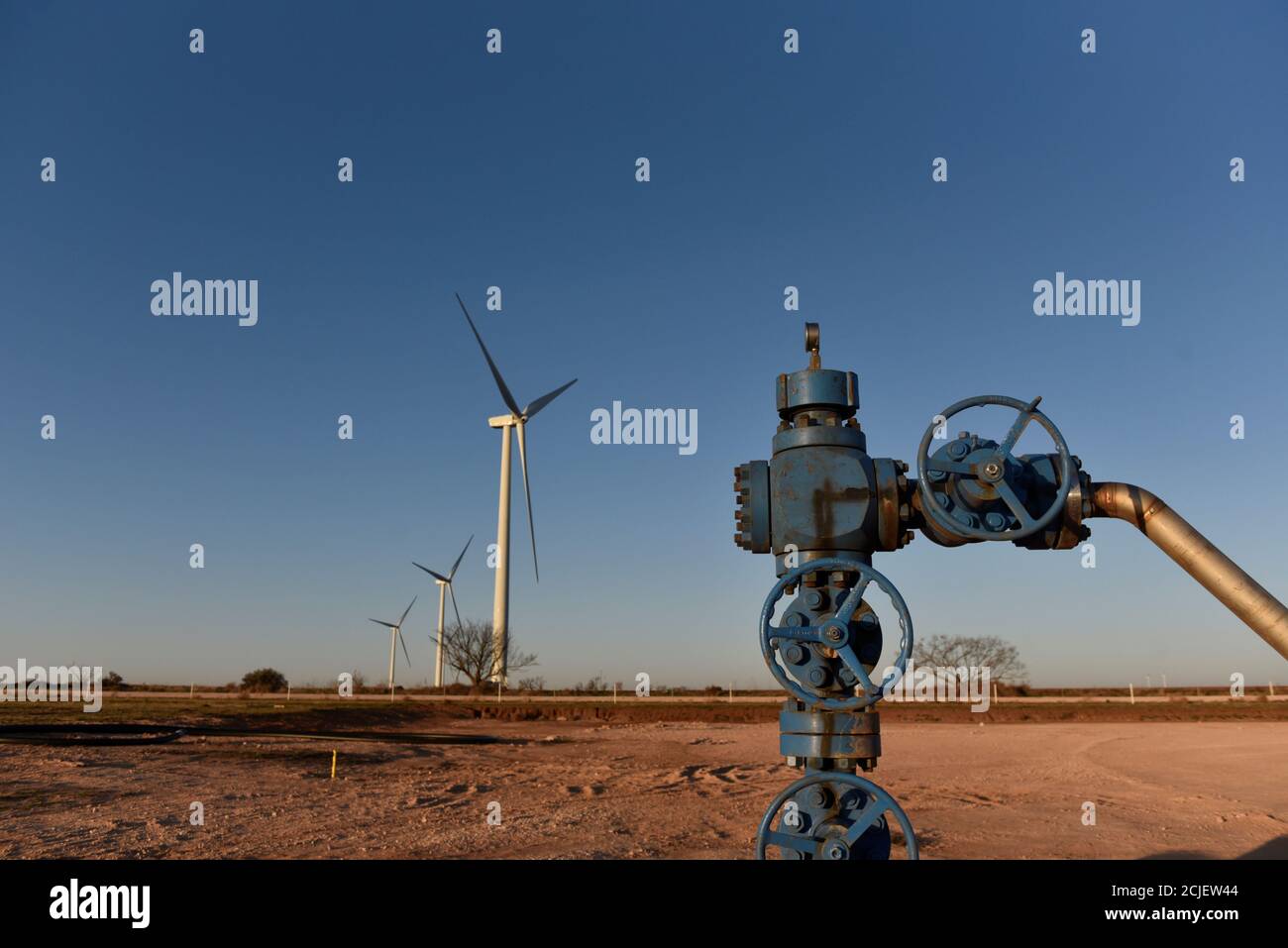 Injection well hi-res stock photography and images - Alamy