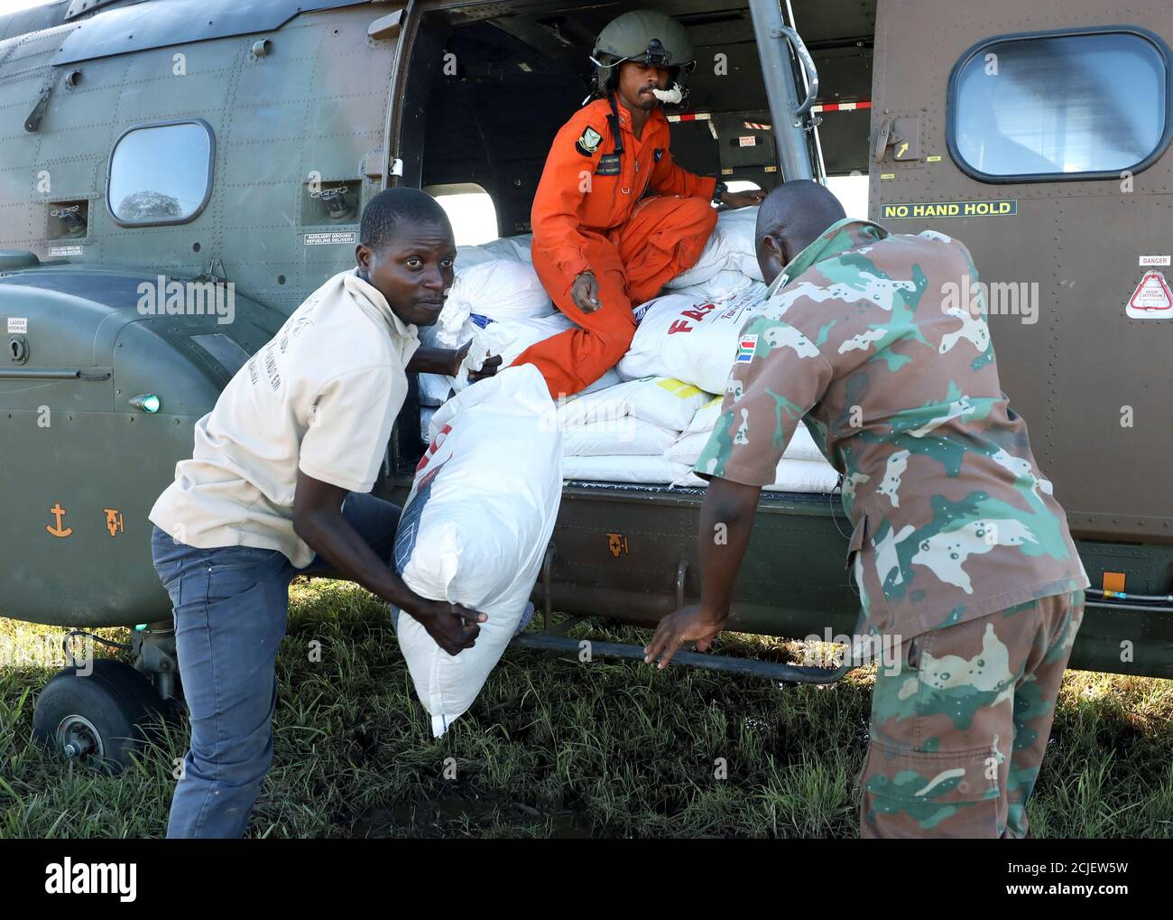 Food aid helicopter hi-res stock photography and images - Alamy