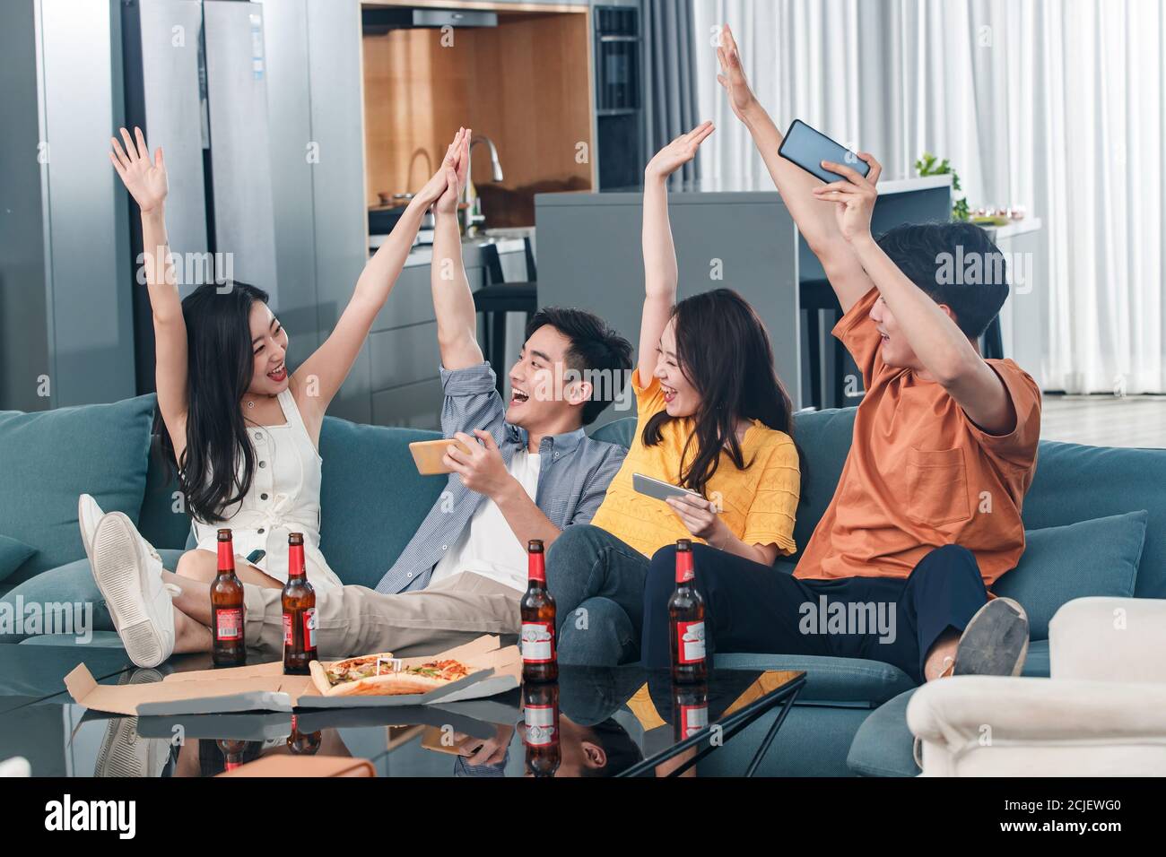 Pizza friends still hi-res stock photography and images - Alamy