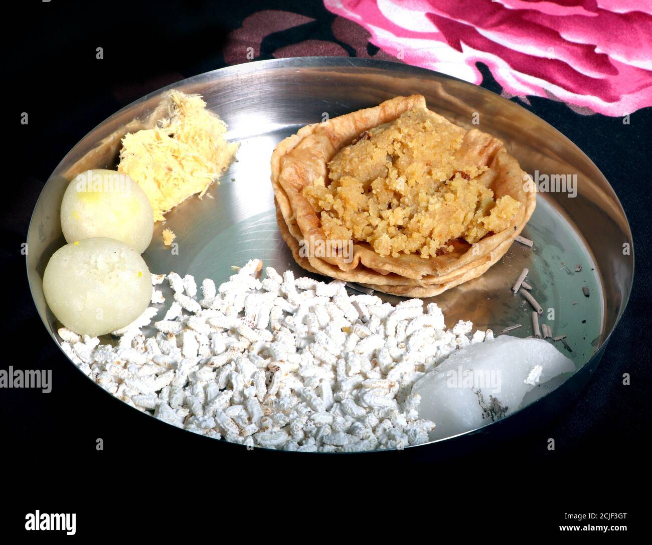 Halwa puri hi-res stock photography and images - Alamy