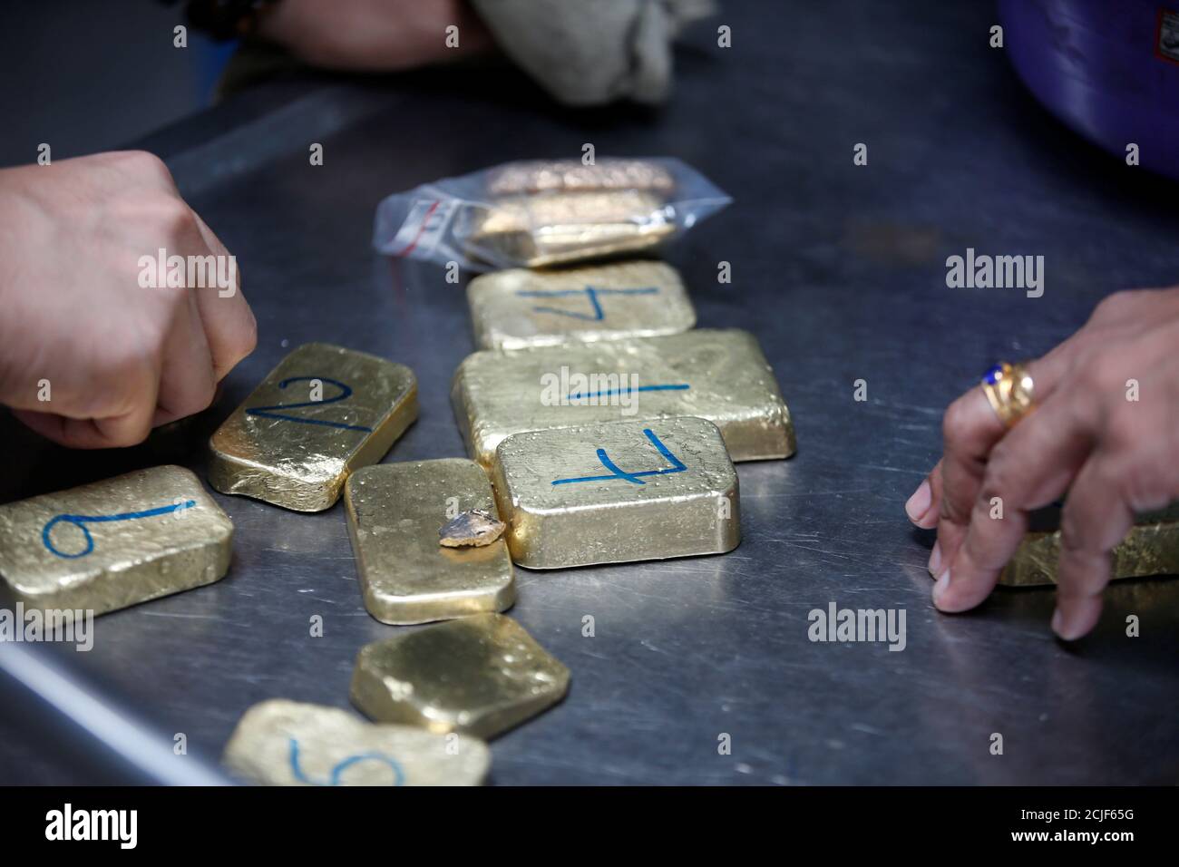 African gold refinery hi-res stock photography and images - Alamy