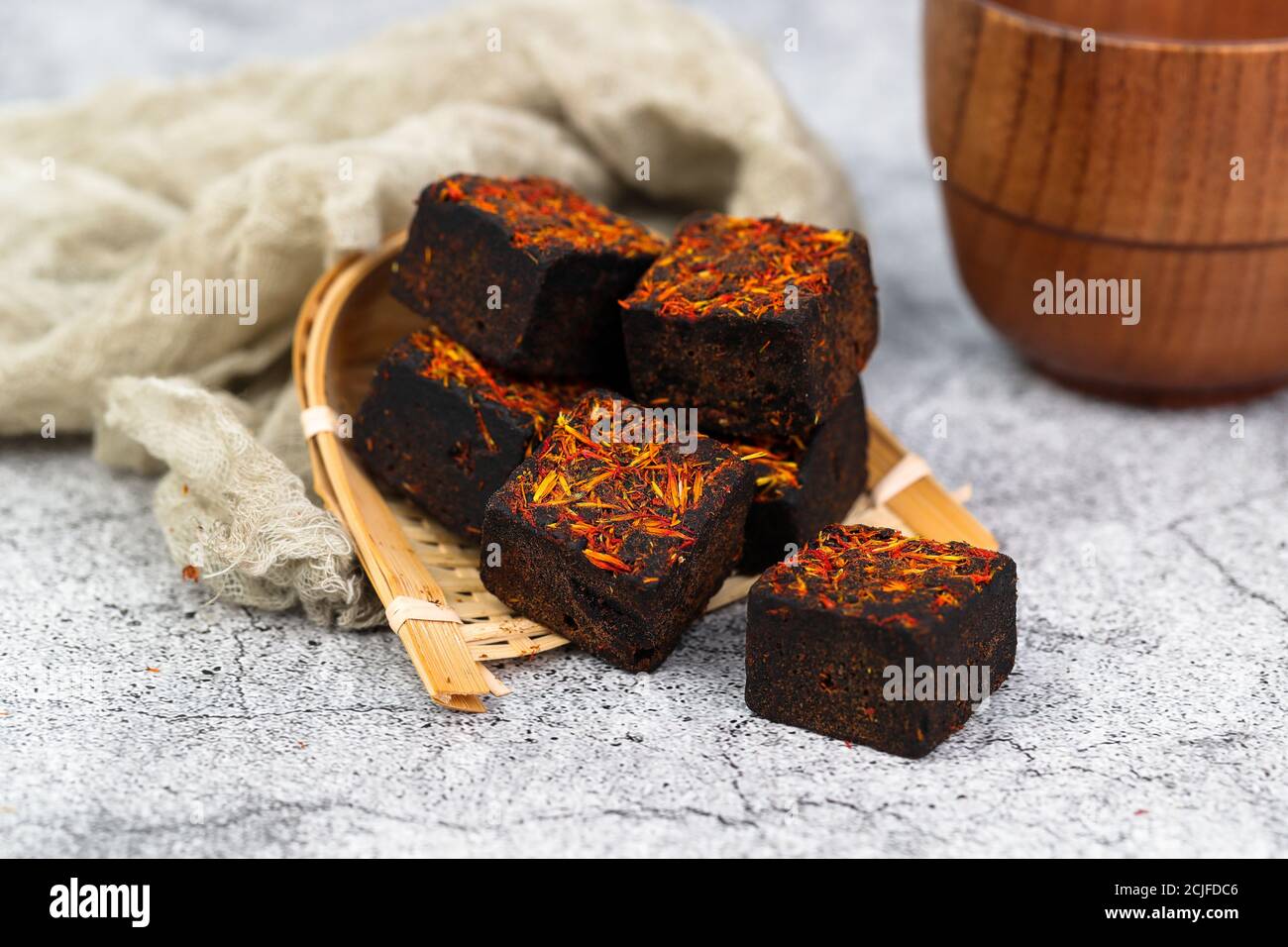 Saffron brown sugar Stock Photo - Alamy