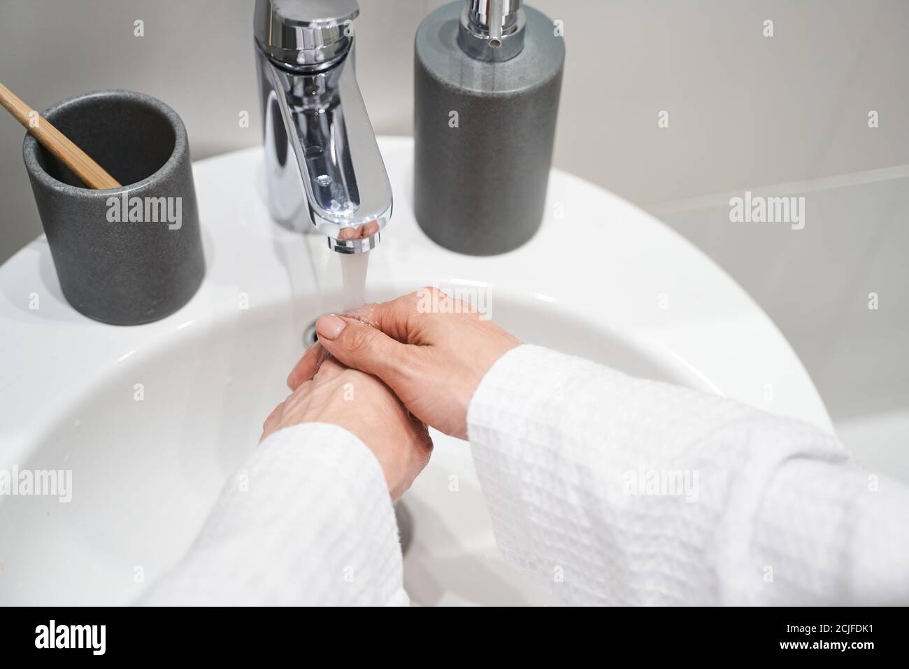 Handwashing in sink hi-res stock photography and images - Alamy