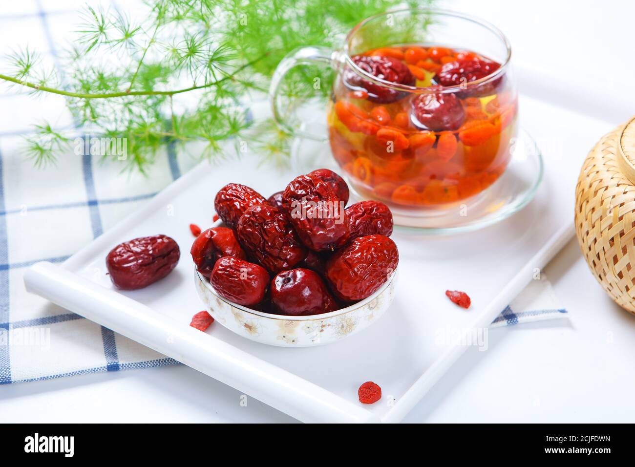 Red medlar hi-res stock photography and images - Alamy
