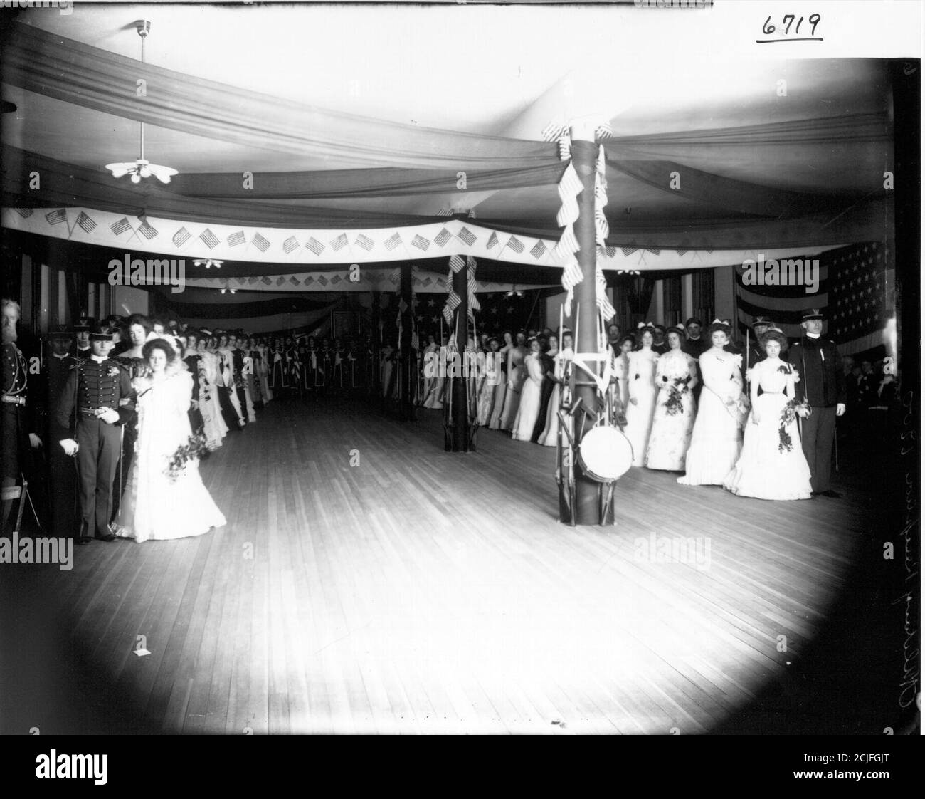 Uniformed men hi-res stock photography and images - Alamy