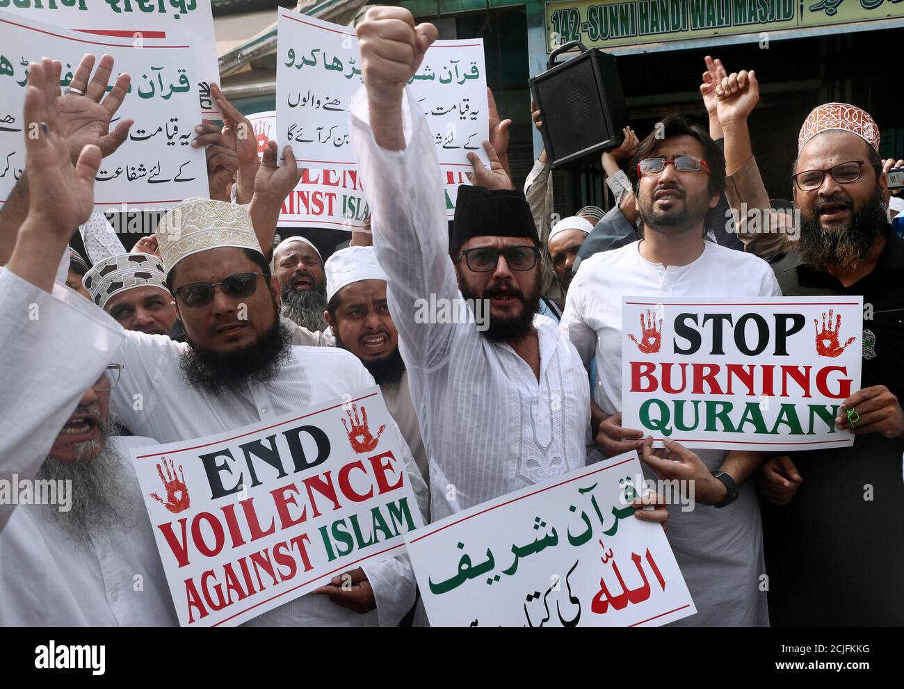 Mumbai street during rally hi-res stock photography and images - Alamy