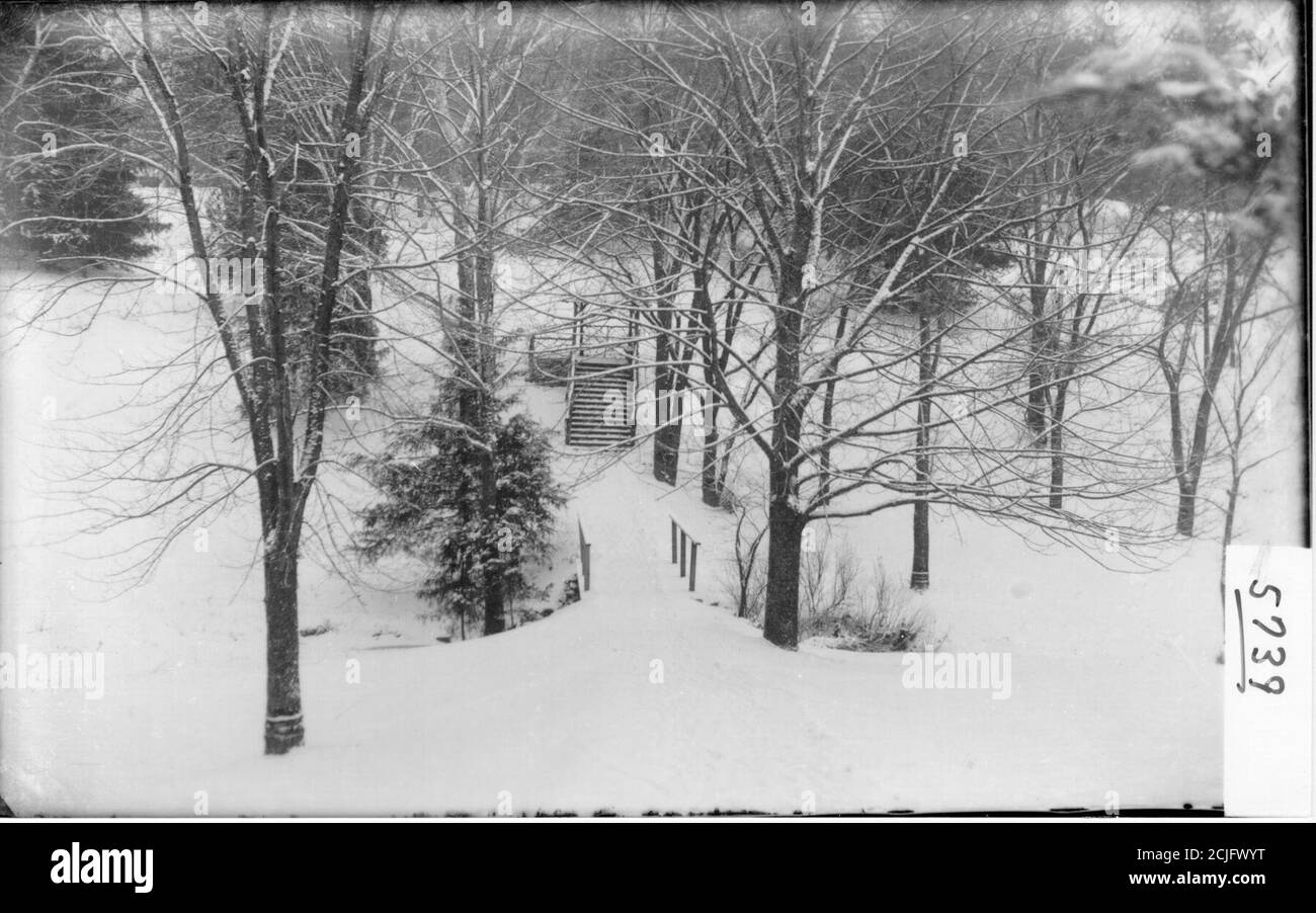 1940s snow scene hi-res stock photography and images - Alamy