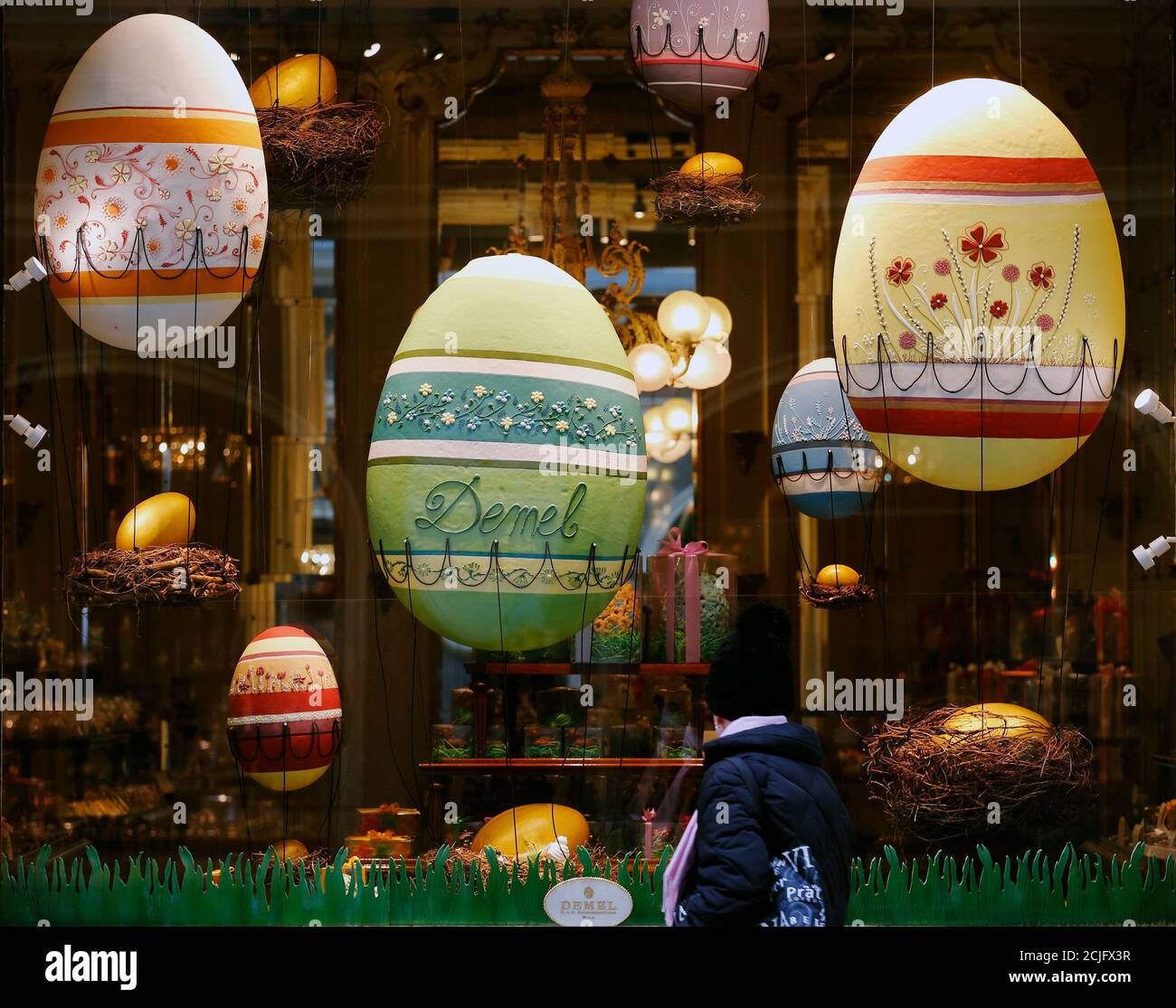 Easter eggs window display hi-res stock photography and images - Alamy