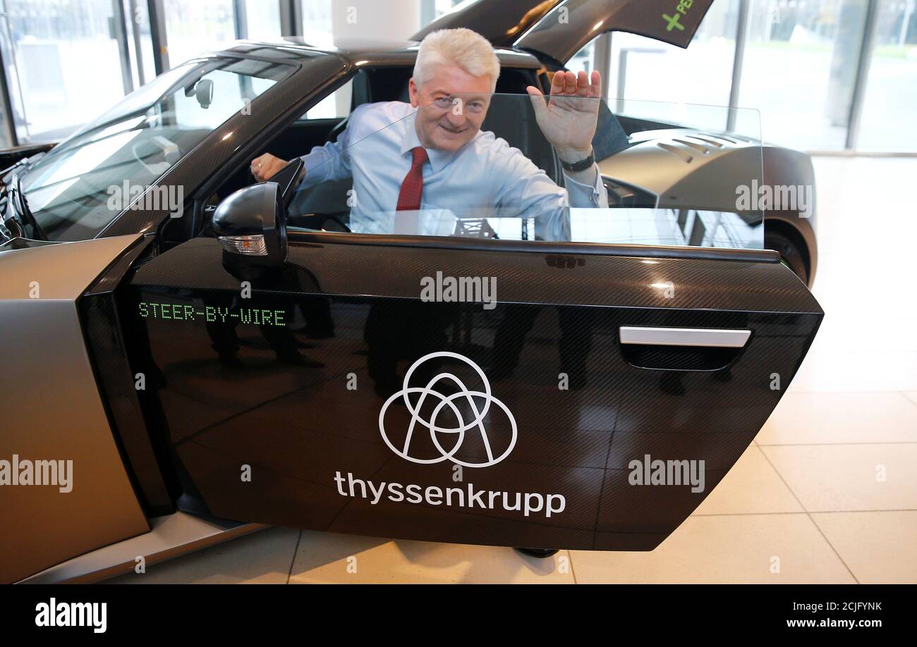 Car elevators hi-res stock photography and images - Alamy