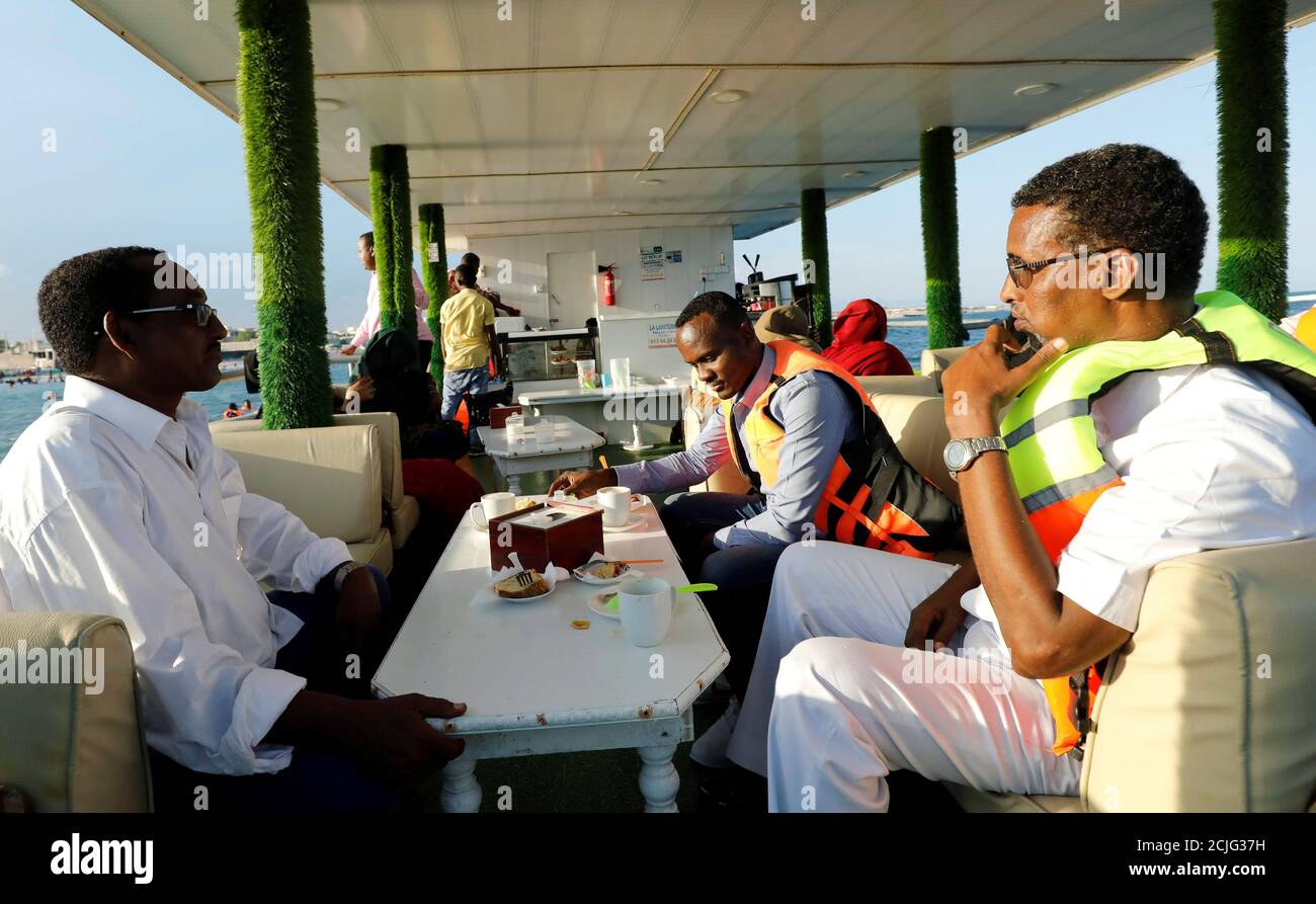 Deck 1 restaurant hi-res stock photography and images - Alamy