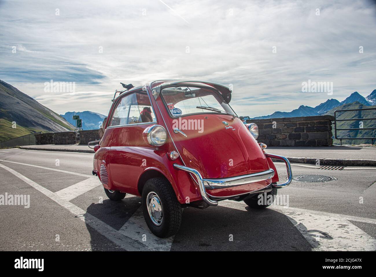 Bmw isetta red hi-res stock photography and images - Alamy