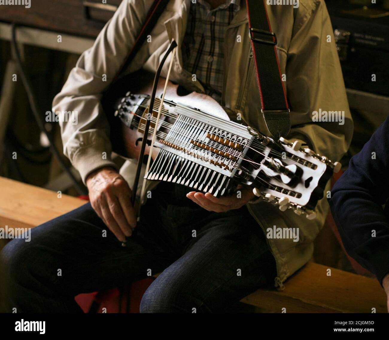 Fiddle instrument hi-res stock photography and images - Alamy