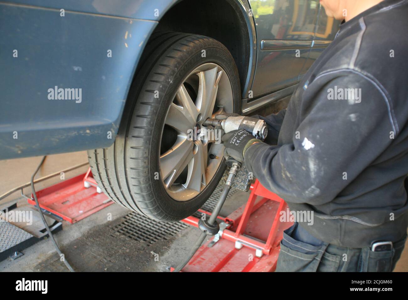 TYRE WORKSHOP with car in the lift that will have to change tires Stock ...