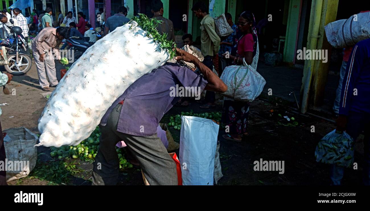 DISTRICT KATNI, INDIA - AUGUST 05, 2019: An indian village labor ...