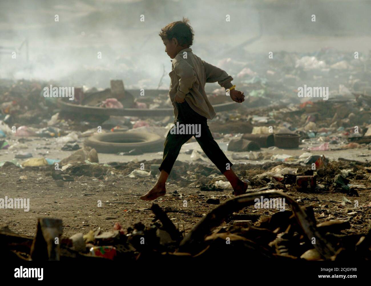 Iraq 2003 poverty hi-res stock photography and images - Alamy