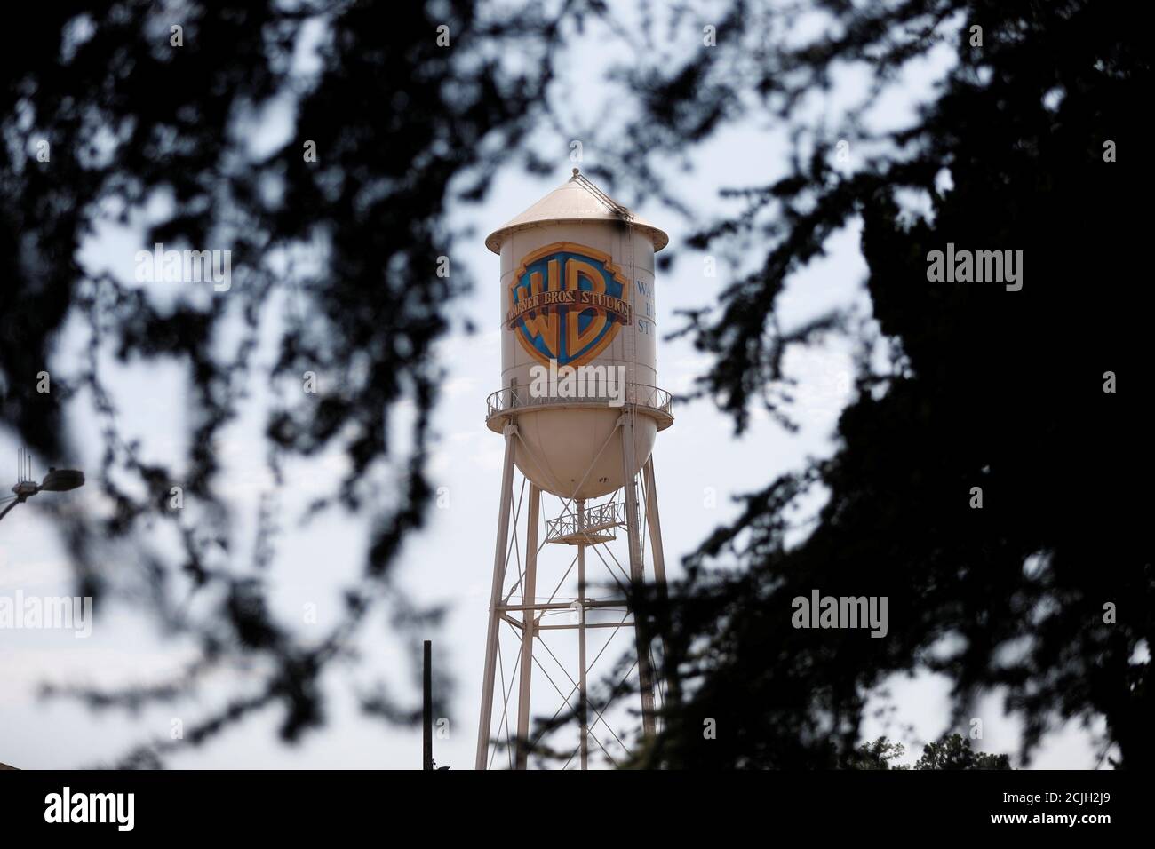 Warner bros water tank studios hi-res stock photography and images - Alamy