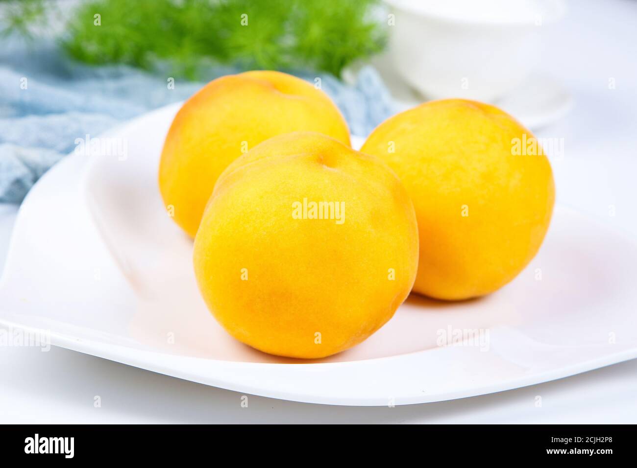 Yellow flesh peach hi-res stock photography and images - Alamy