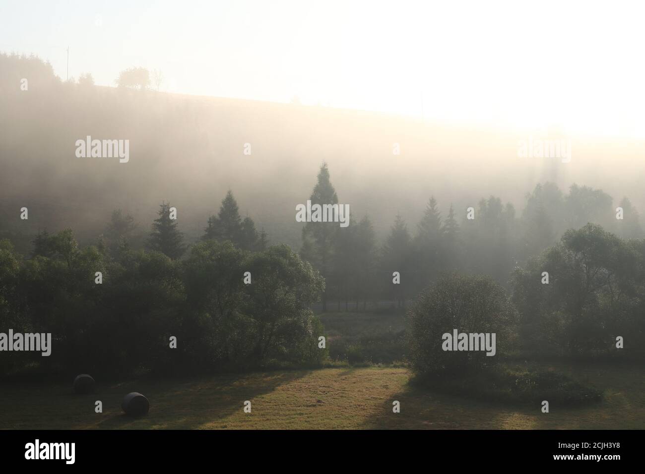 Dawn over the landscape - the sun rising over the countryside Stock ...
