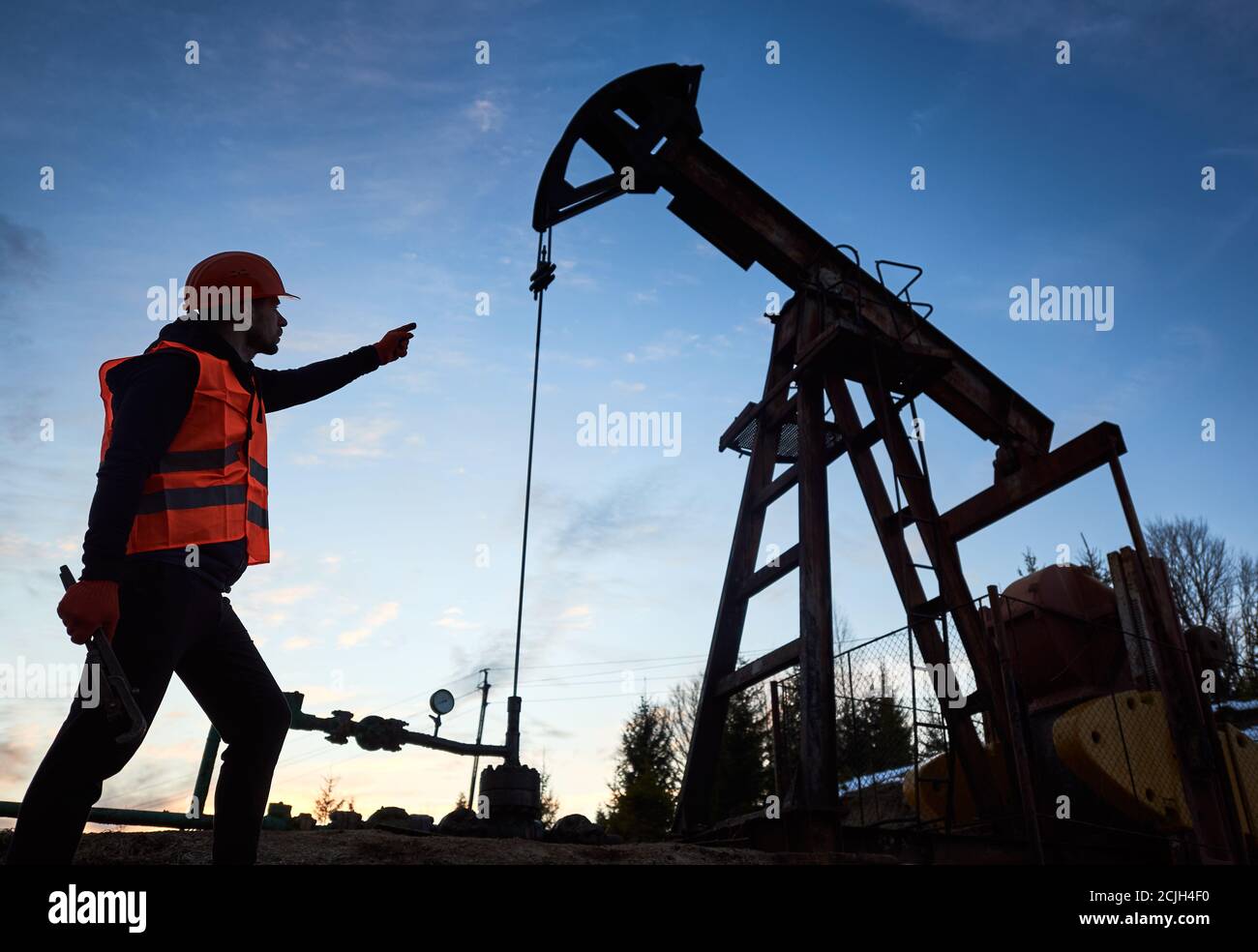 Engineer oil rig hi-res stock photography and images - Alamy
