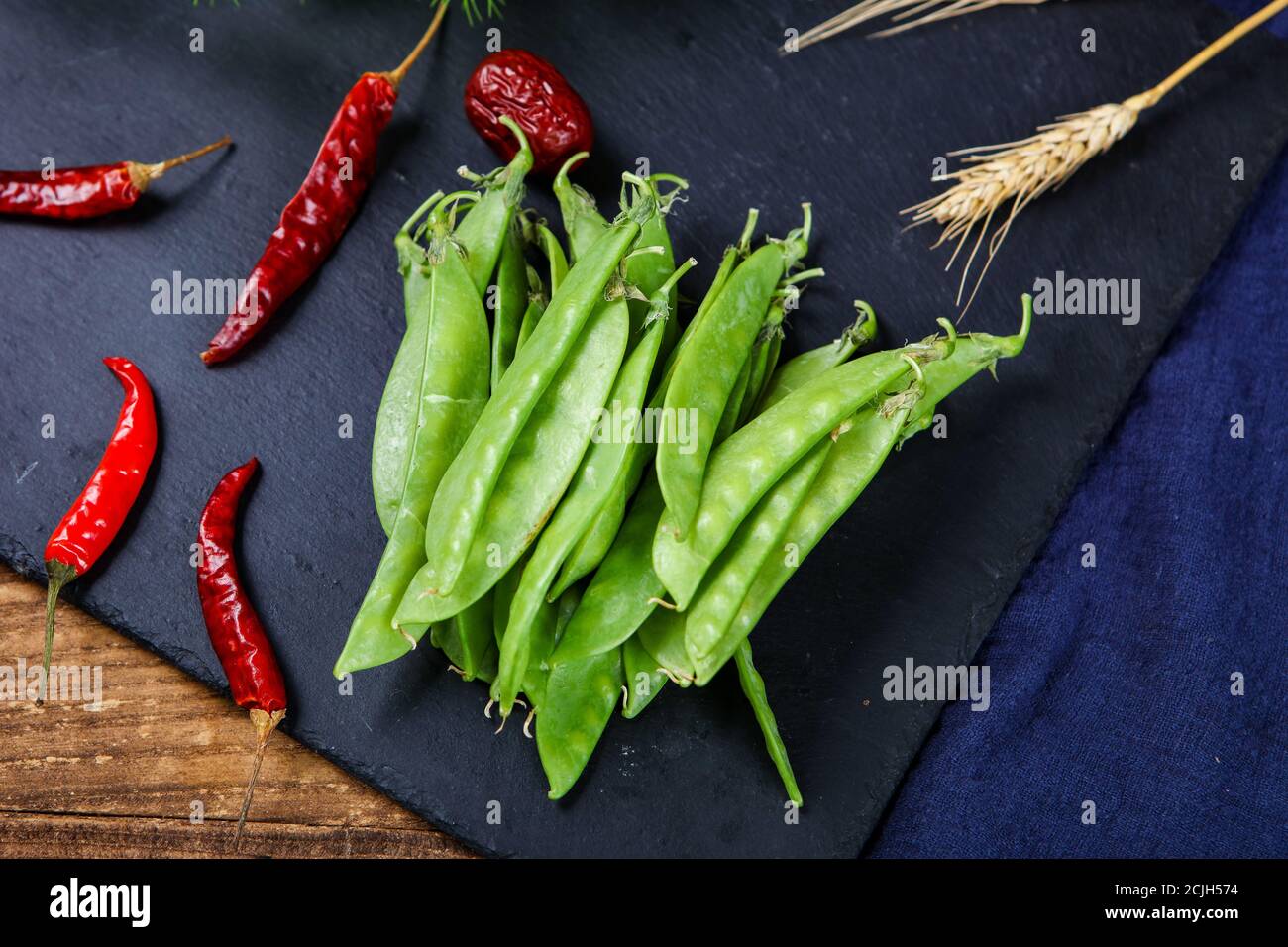 Snow pea bush hi-res stock photography and images - Alamy