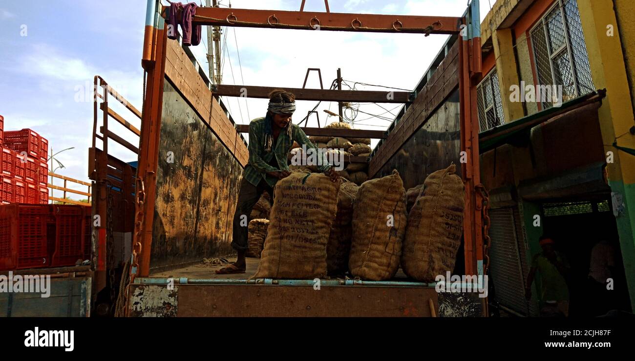 Truck unloading vegetables hi-res stock photography and images - Alamy