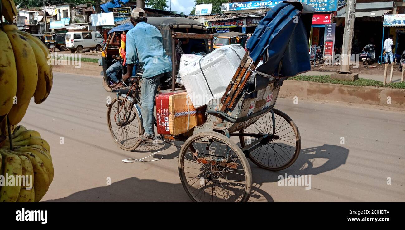 Rickshaw carrying goods hi-res stock photography and images - Alamy