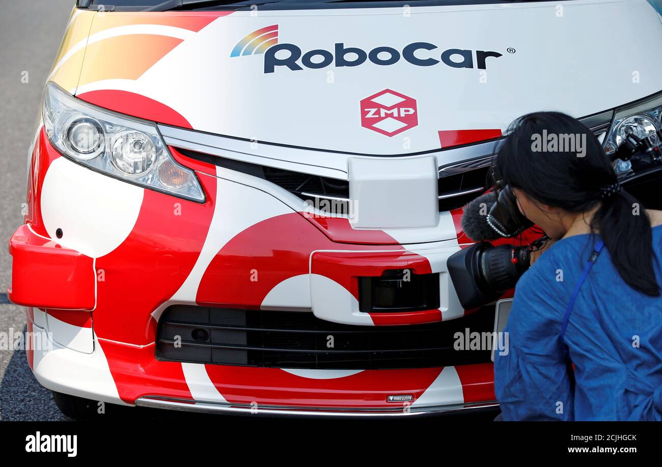 Estima hybrid hi-res stock photography and images - Alamy