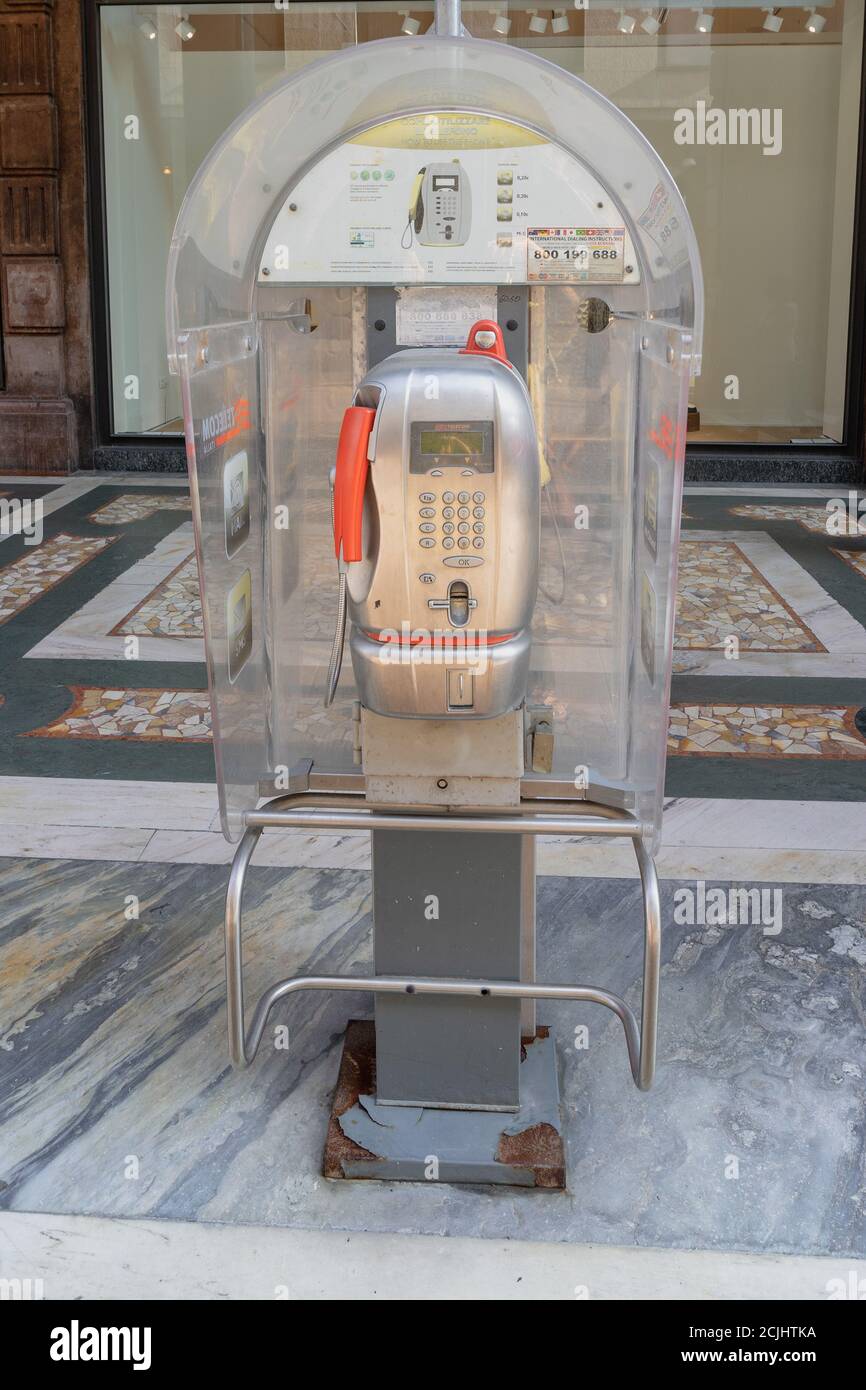 Old phone booth italy hi-res stock photography and images - Alamy