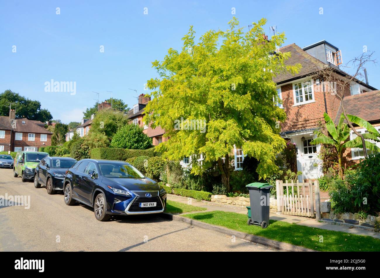 England middle class hi-res stock photography and images - Alamy