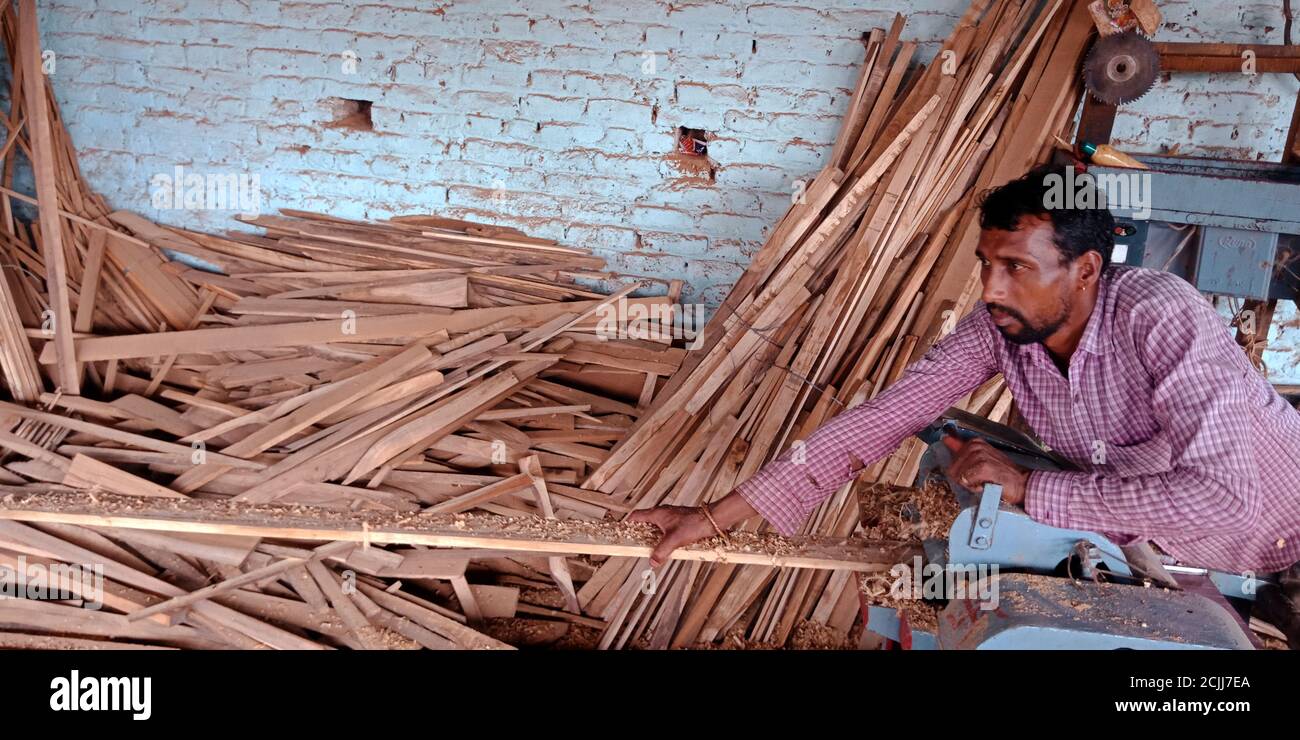 DISTRICT KATNI, INDIA - SEPTEMBER 16, 2019: Indian village labour ...