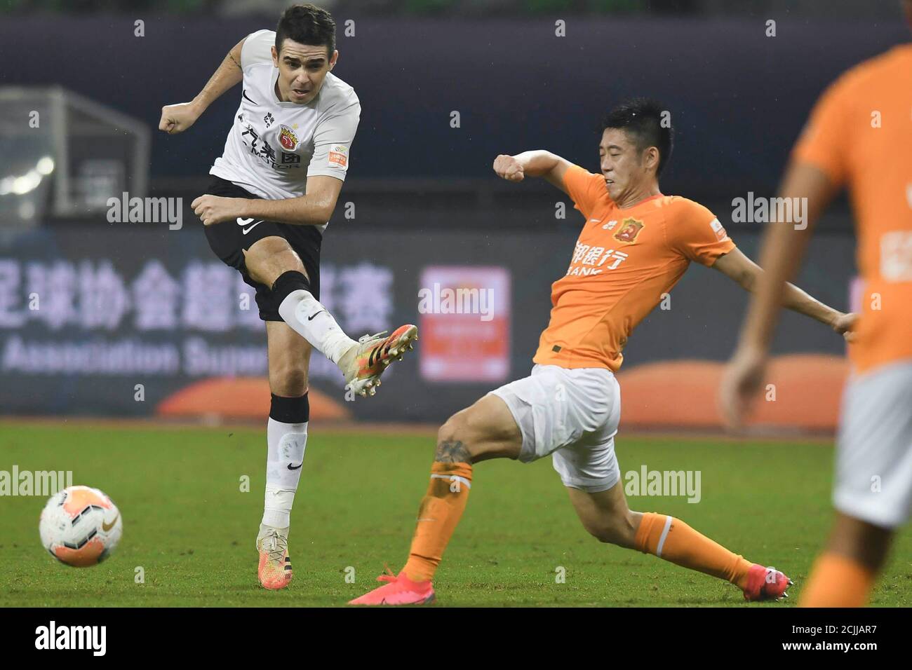 Chinese super league oscar hi-res stock photography and images - Alamy