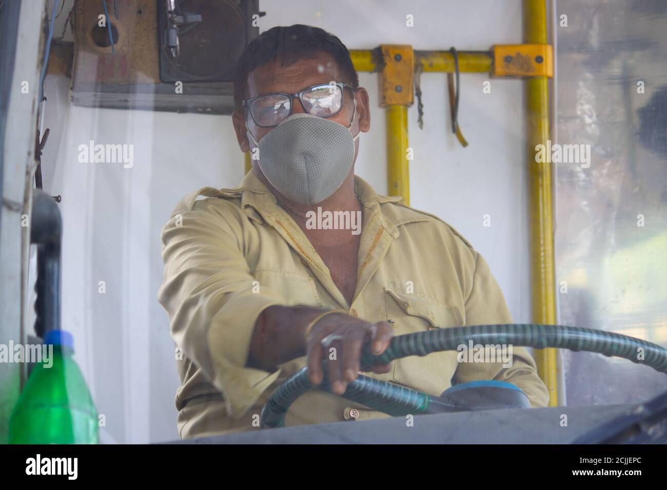 Bus driver wearing face mask hi-res stock photography and images - Alamy