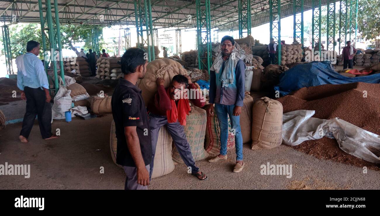 DISTRICT KATNI, INDIA - SEPTEMBER 18, 2019: Indian poor people loading ...