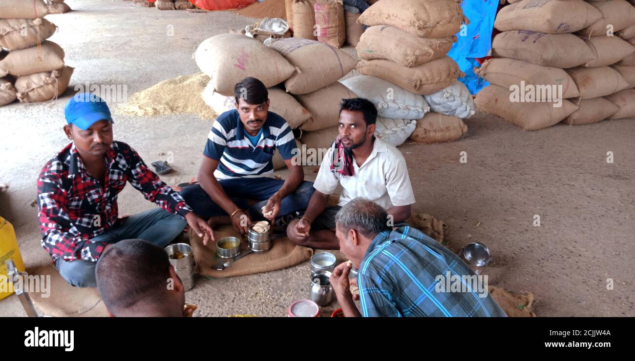 Indian poor having food hi-res stock photography and images - Alamy