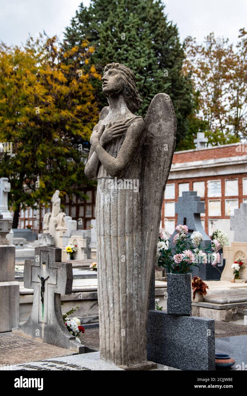 Vertical shot scary sculpture hi-res stock photography and images - Alamy