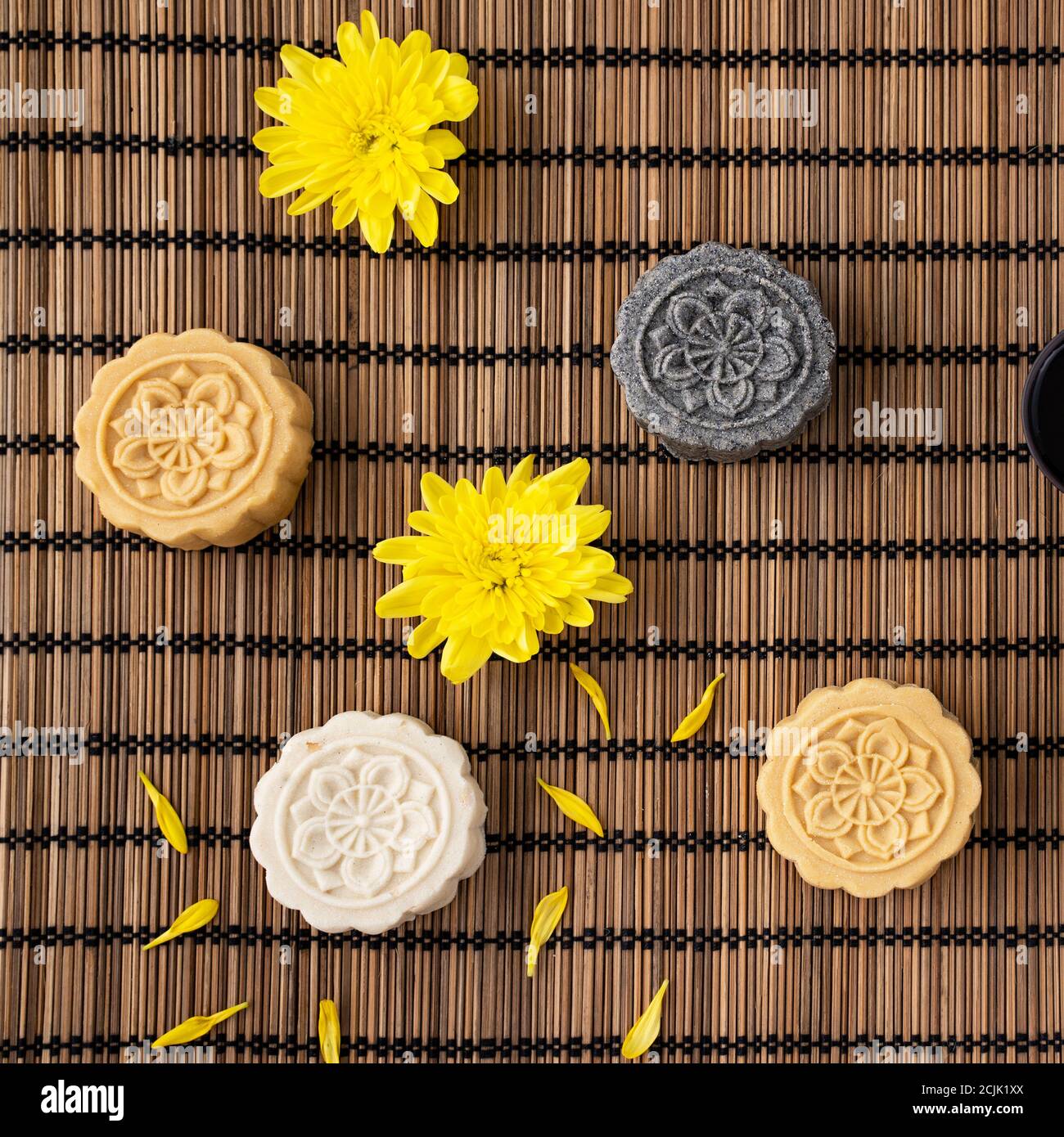 Colorful beautiful moon cake, mung bean cake, Champion Scholar Pastry ...