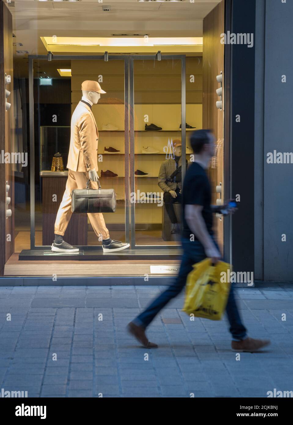 Luxury shop vienna hi-res stock photography and images - Alamy