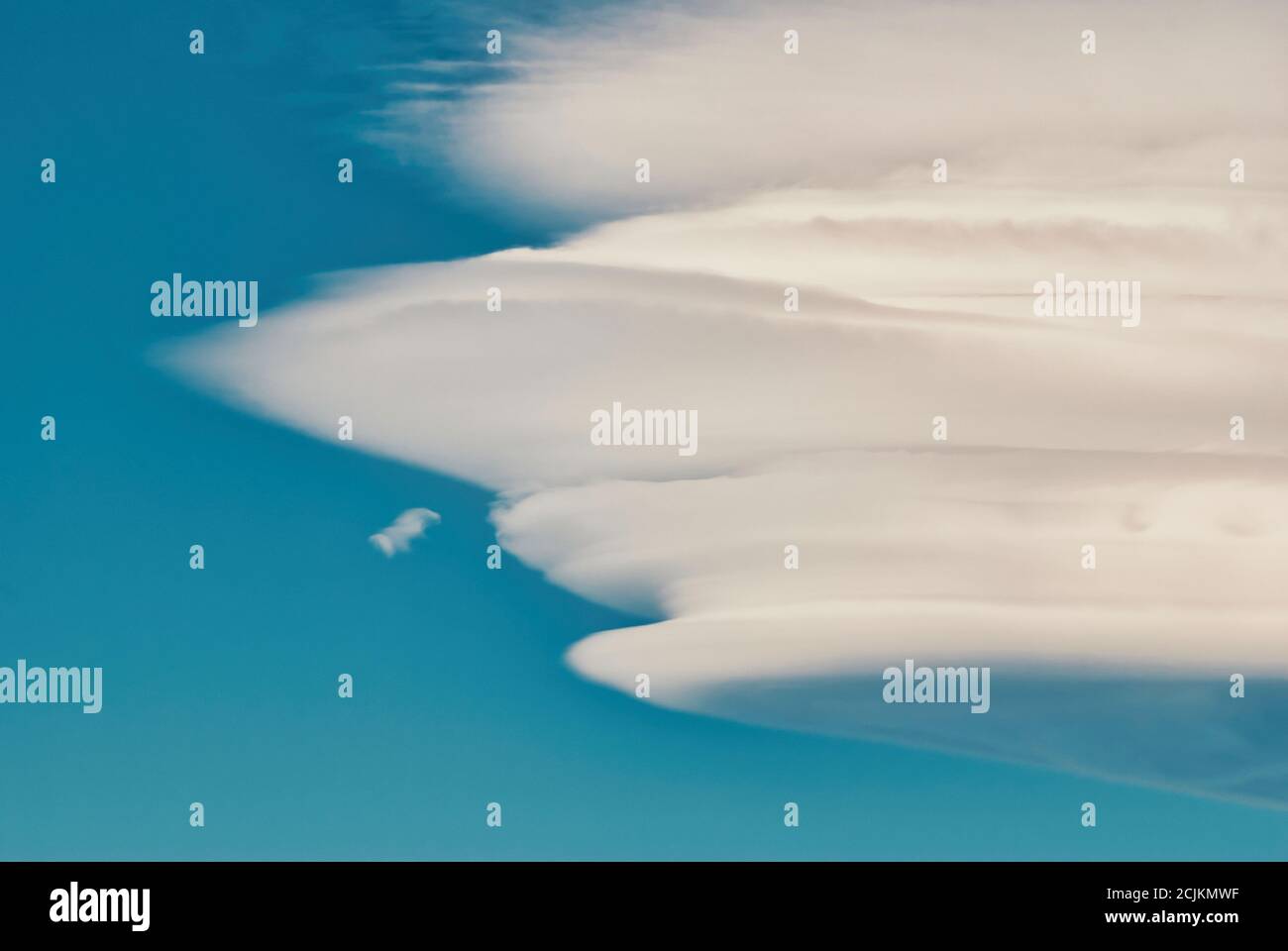 Stacked lenticular cloud hi-res stock photography and images - Alamy