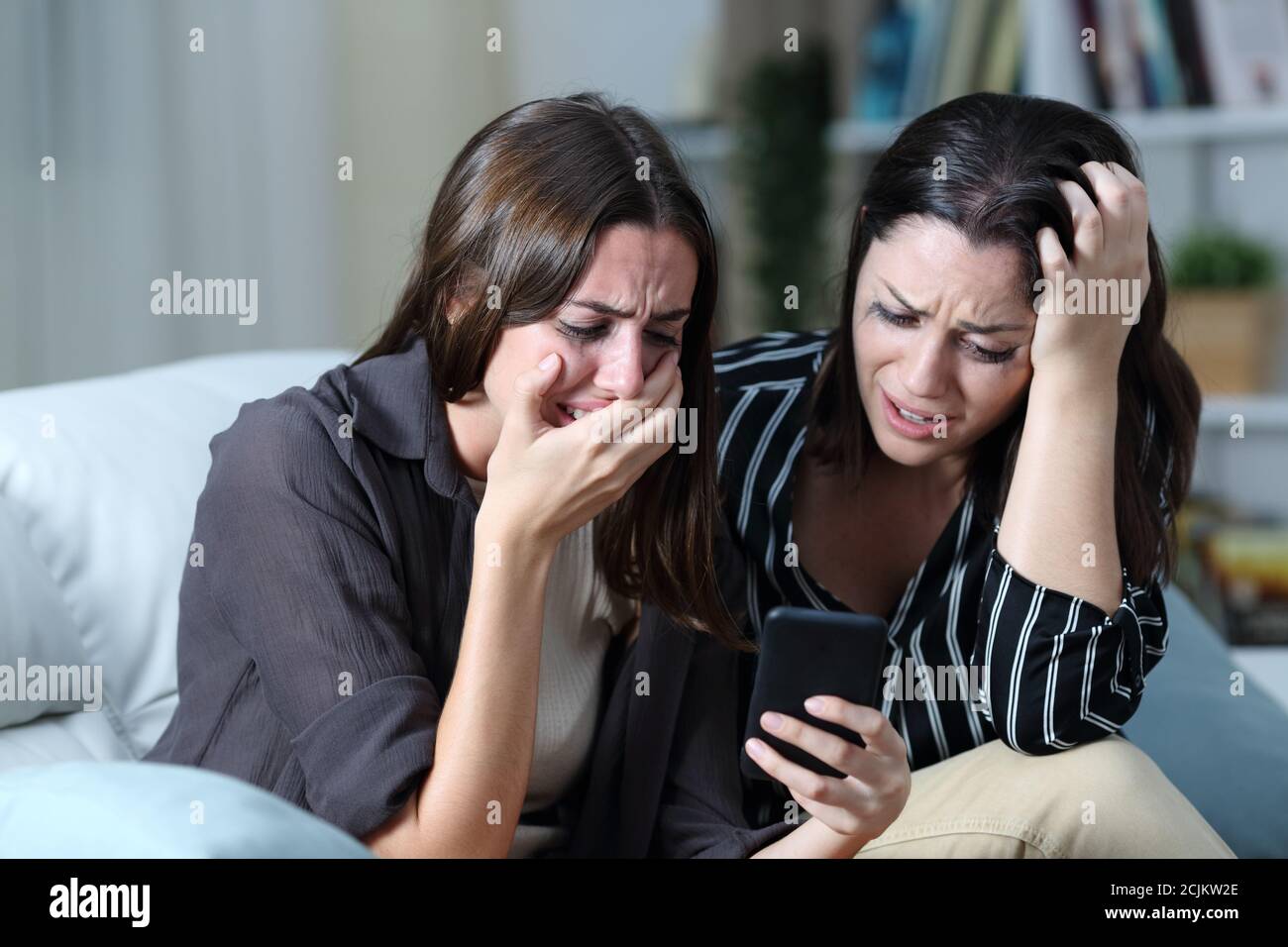 Mobile phone sad pain hi-res stock photography and images - Alamy