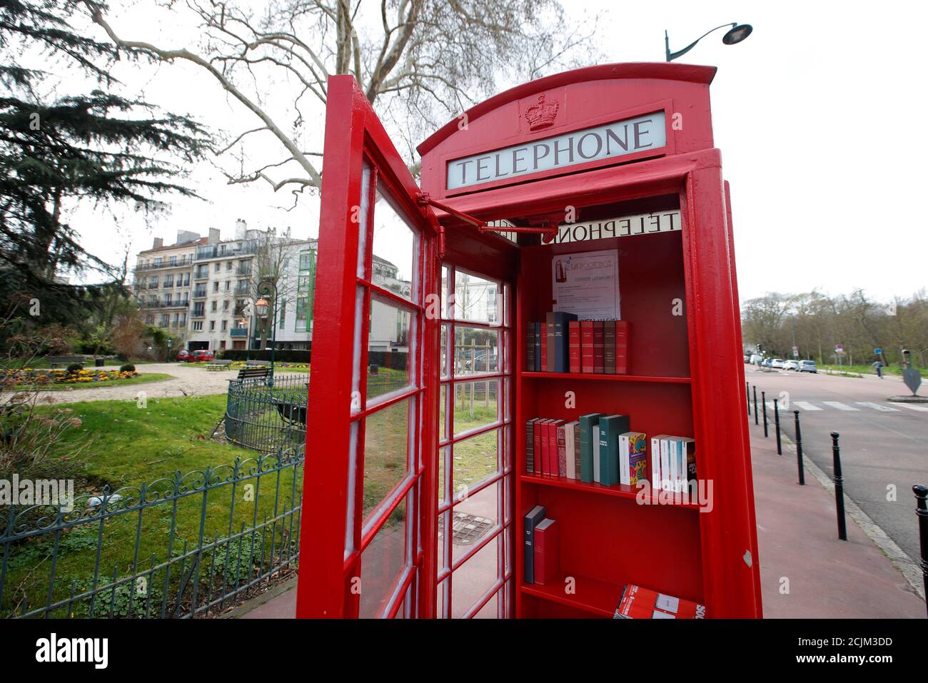 British telephone box france hi-res stock photography and images - Alamy