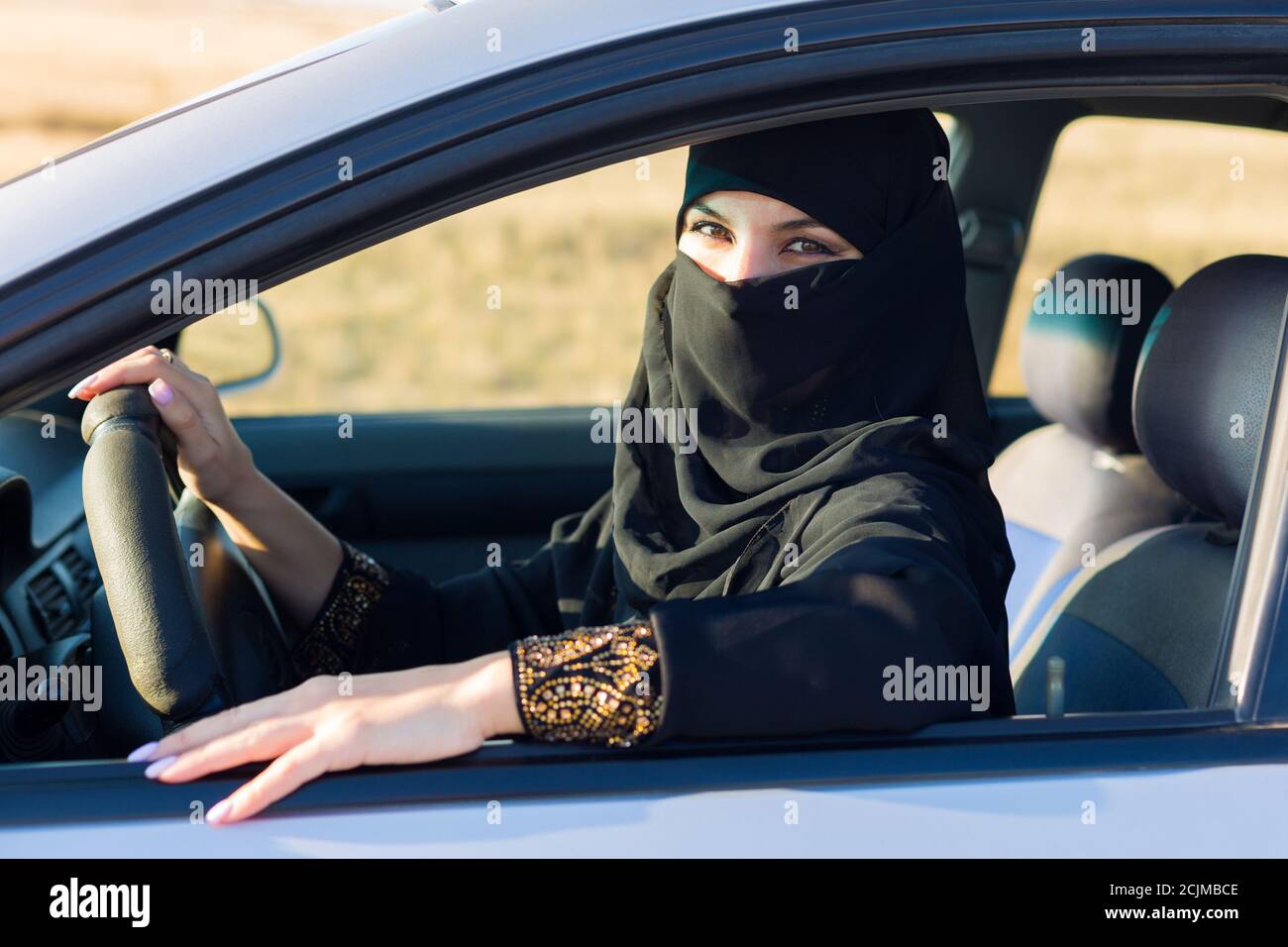 Islamic woman in national dress driving a car Stock Photo - Alamy